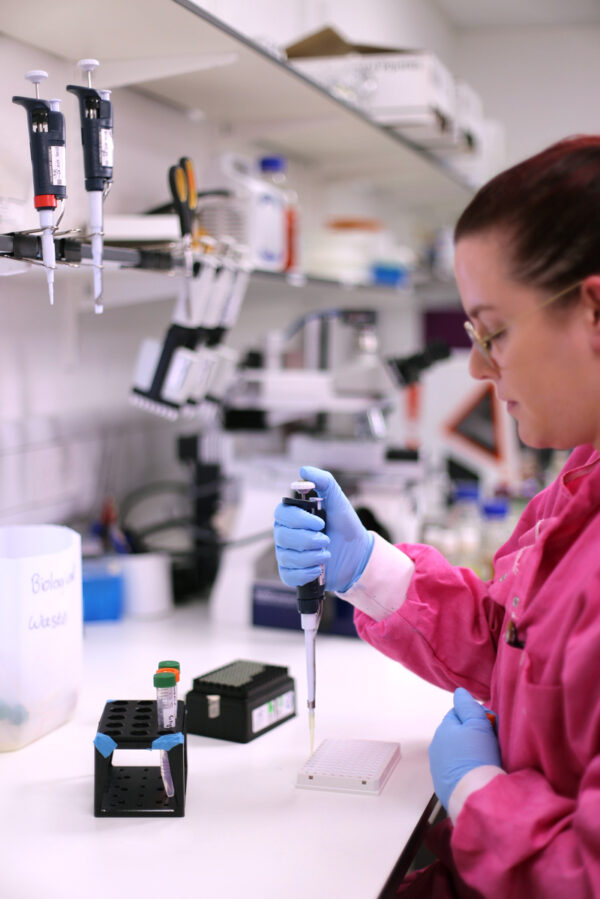 Five ways to combat pain in manual pipetting - Singer Instruments